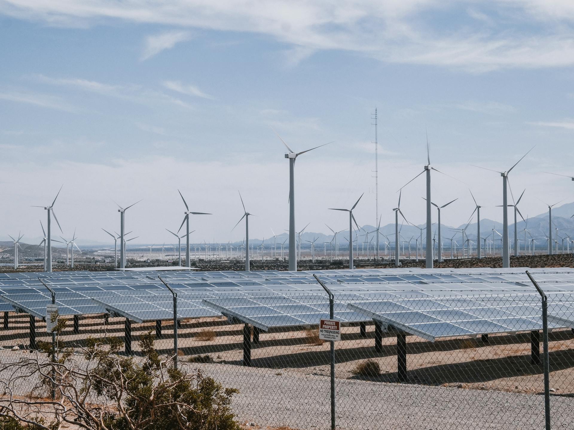 Hybrid Solar Systems: The Perfect Solution for Unpredictable Power ...